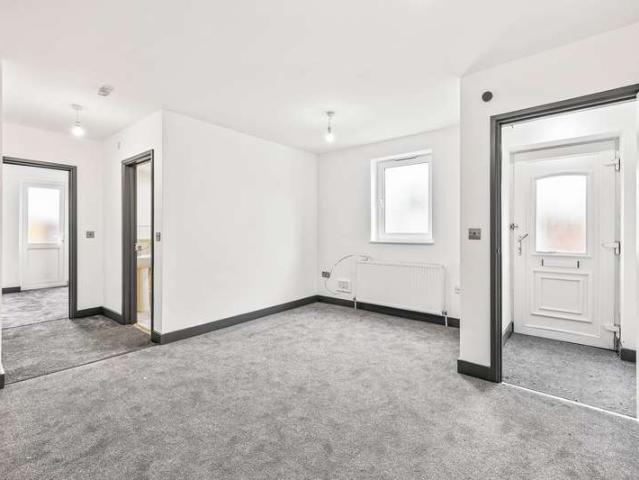 1 Bedroom Maisonette Flat
