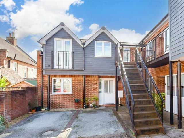 1 Bedroom Maisonette Flat