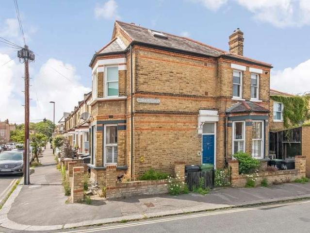 1 Bedroom Maisonette Flat