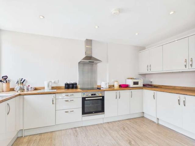 1 Bedroom Maisonette Flat
