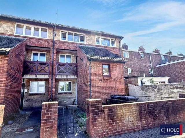 1 Bedroom Maisonette Flat