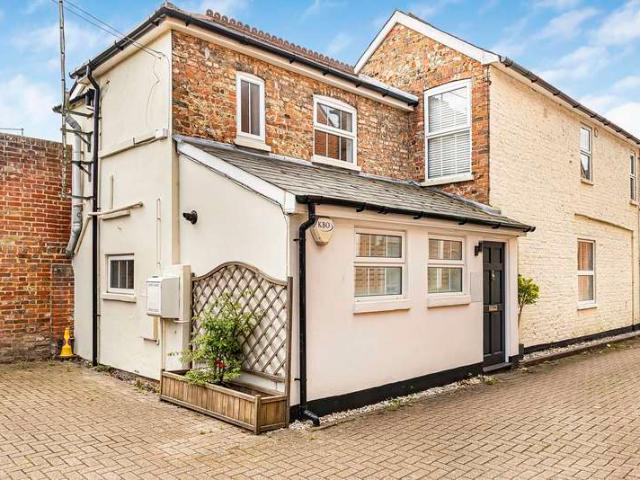 1 Bedroom Maisonette Flat