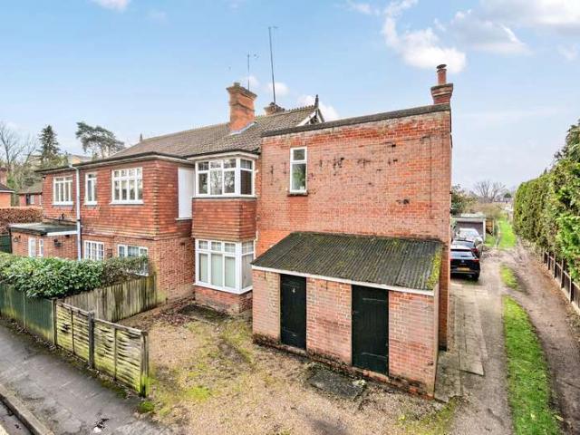 1 Bedroom Maisonette Flat
