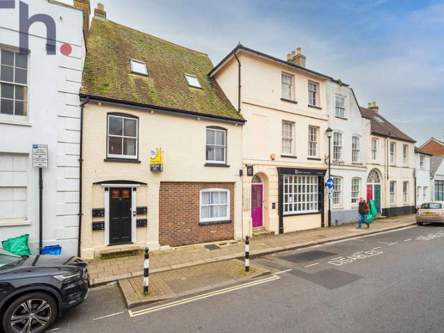 1 Bedroom Maisonette Flat