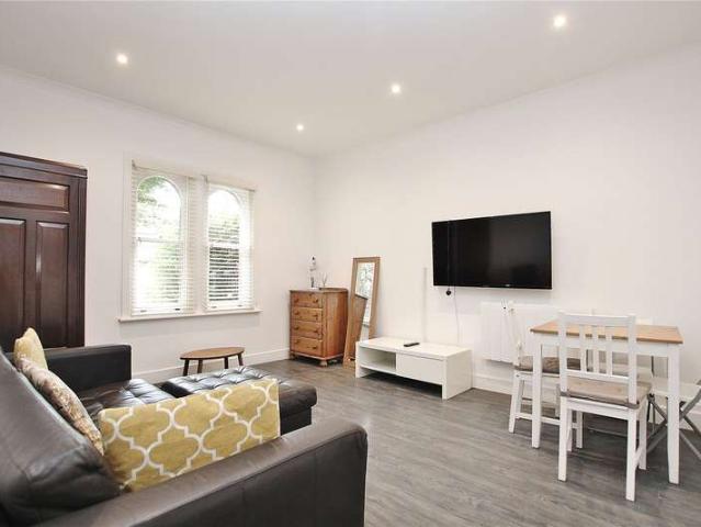 1 Bedroom Maisonette Flat