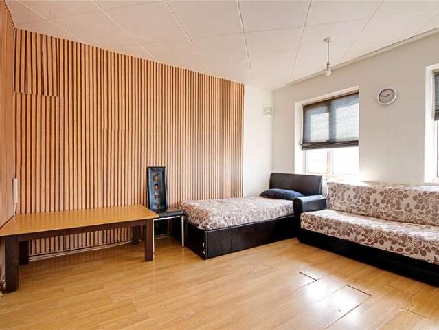1 Bedroom Maisonette Flat