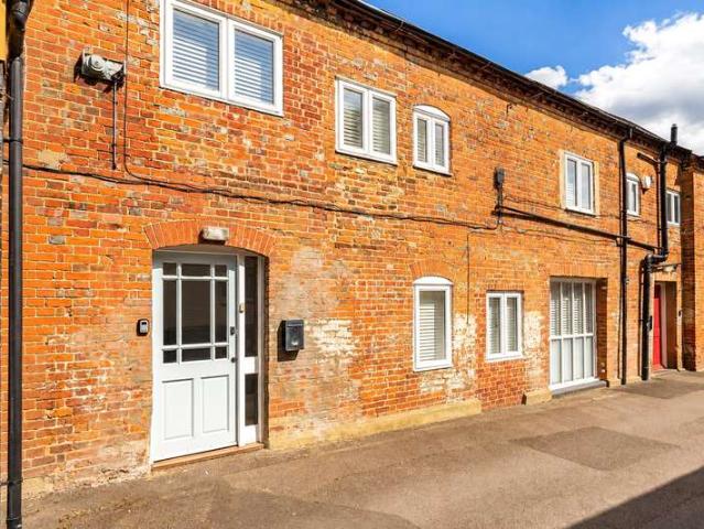 1 Bedroom Maisonette Flat