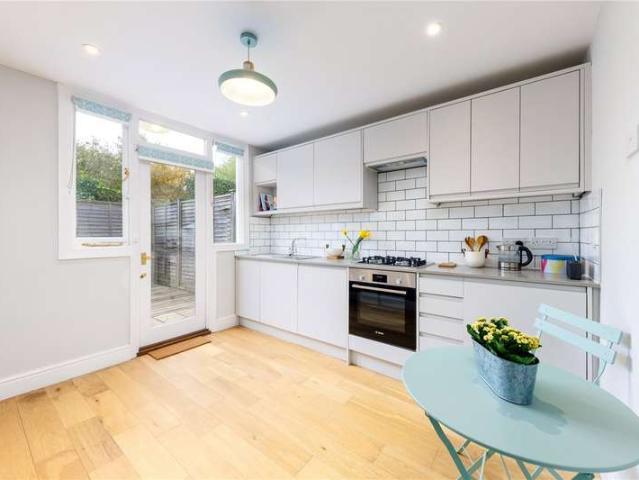 1 Bedroom Maisonette Flat