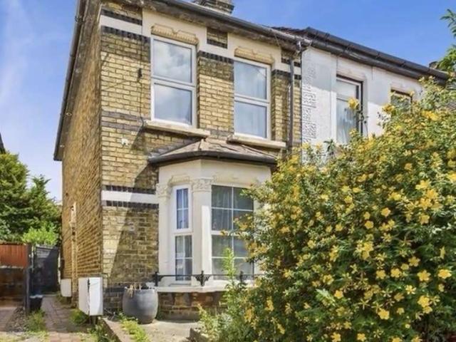 1 Bedroom Maisonette Flat