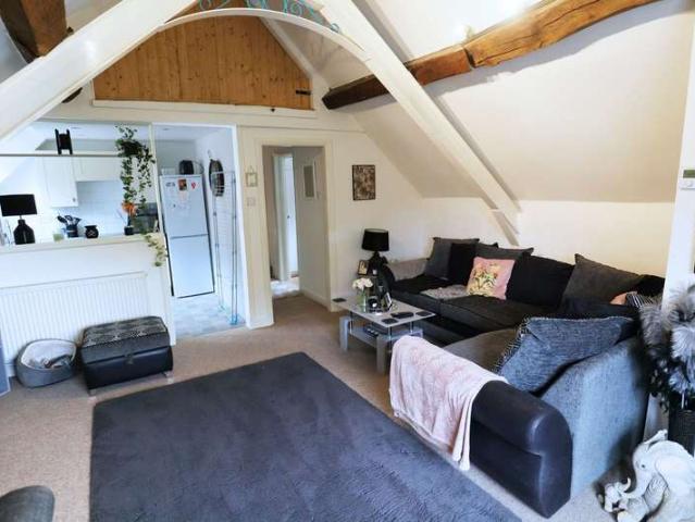 1 Bedroom Maisonette Flat