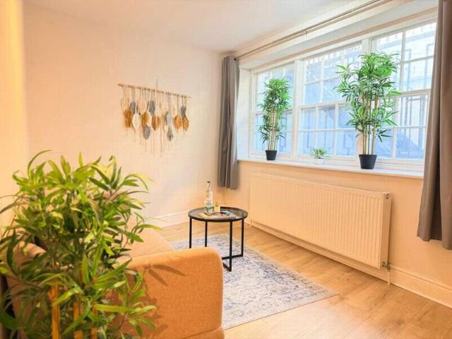 1 Bedroom Maisonette Flat