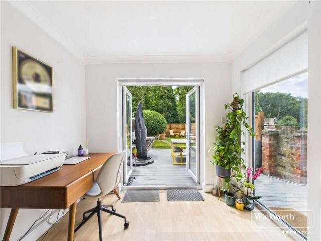 1 Bedroom Maisonette Flat