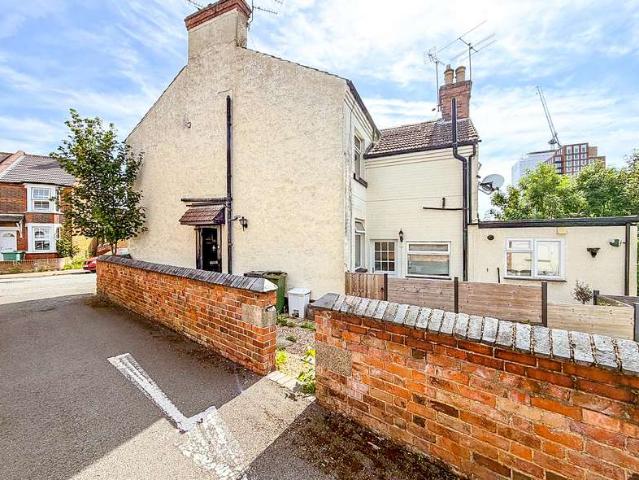 1 Bedroom Maisonette Flat