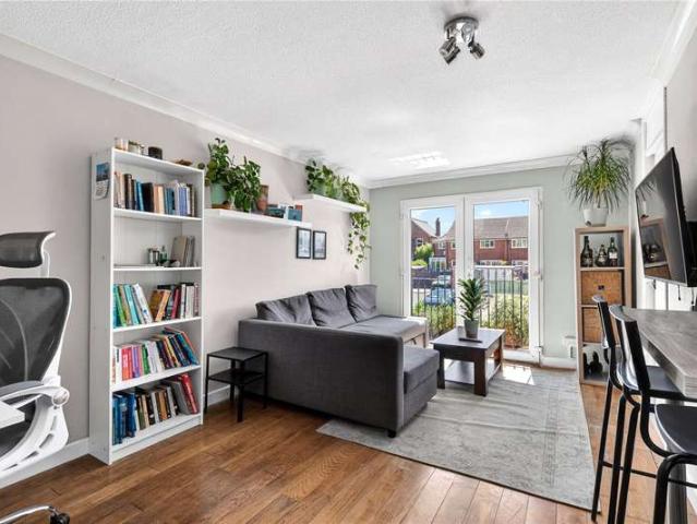 1 Bedroom Maisonette Flat