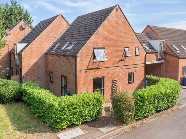 1 Bedroom Maisonette Flat