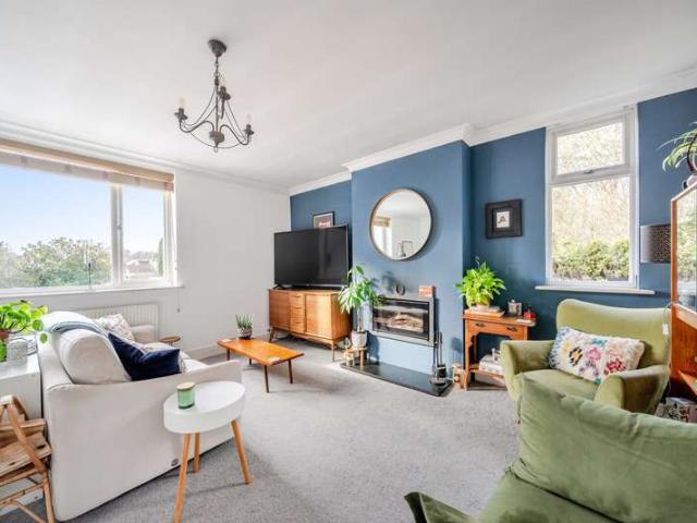1 Bedroom Maisonette Flat