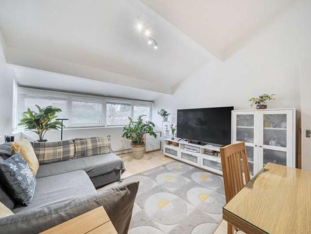 1 Bedroom Maisonette Flat