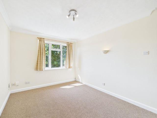 1 bedroom Maisonette in Derrick Close, Reading