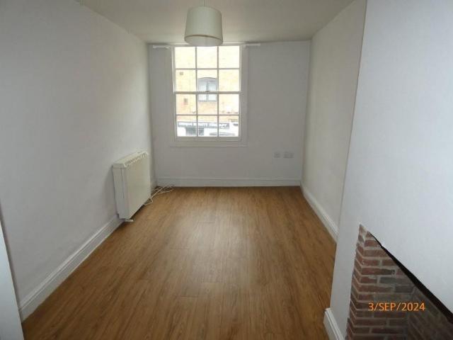 1 bedroom mews to rent