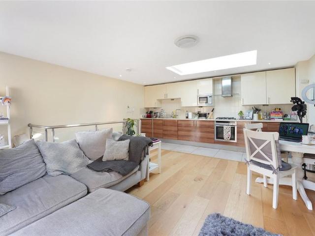 1 bedroom mews to rent