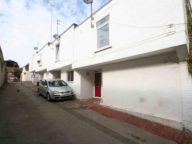 1 bedroom mews to rent