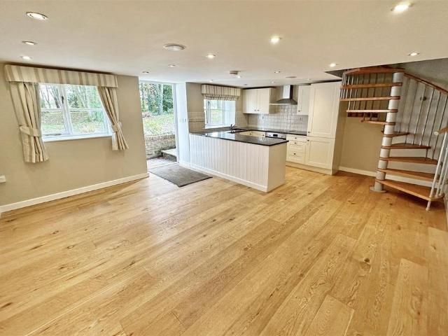 1 bedroom mews to rent