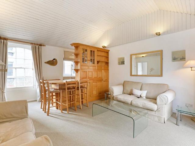 1 bedroom mews to rent