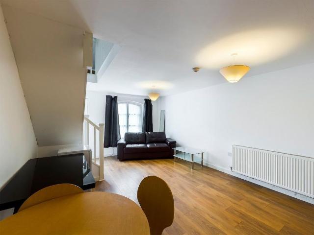 1 bedroom mews to rent
