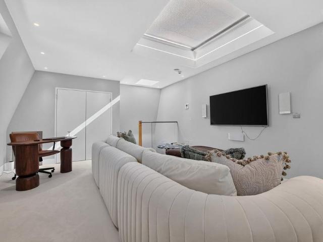 1 bedroom mews to rent