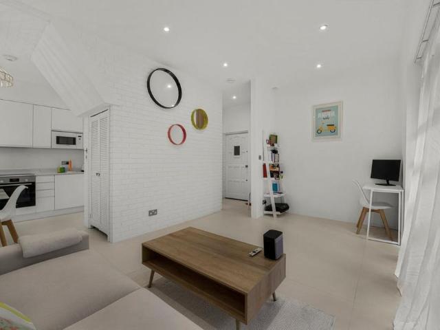 1 bedroom mews to rent