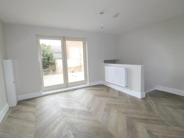 1 bedroom mews to rent