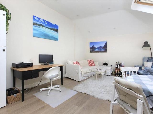 1 bedroom mews to rent