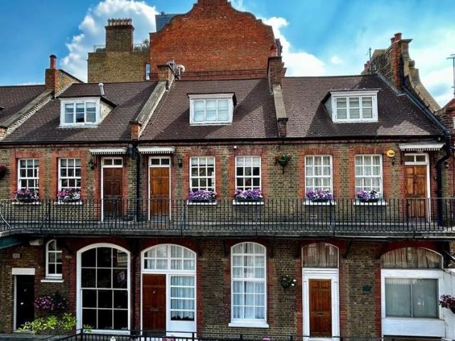 1 bedroom mews to rent