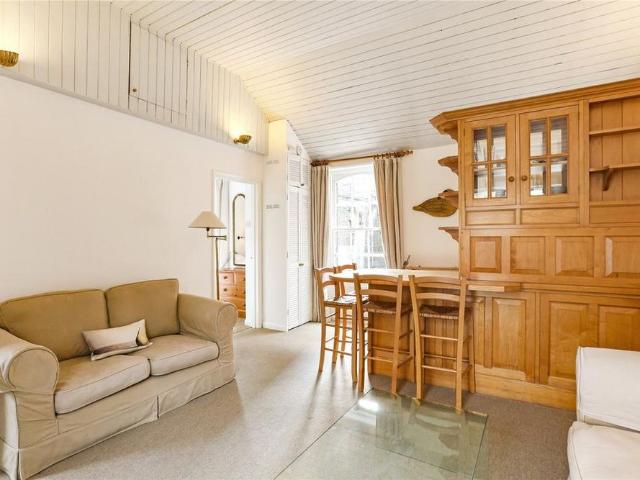 1 bedroom mews to rent