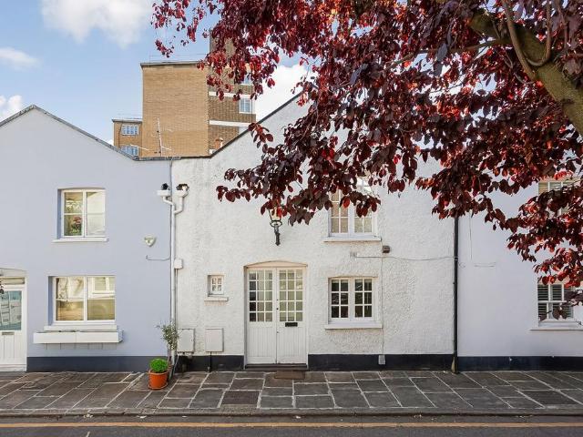 1 bedroom mews for sale