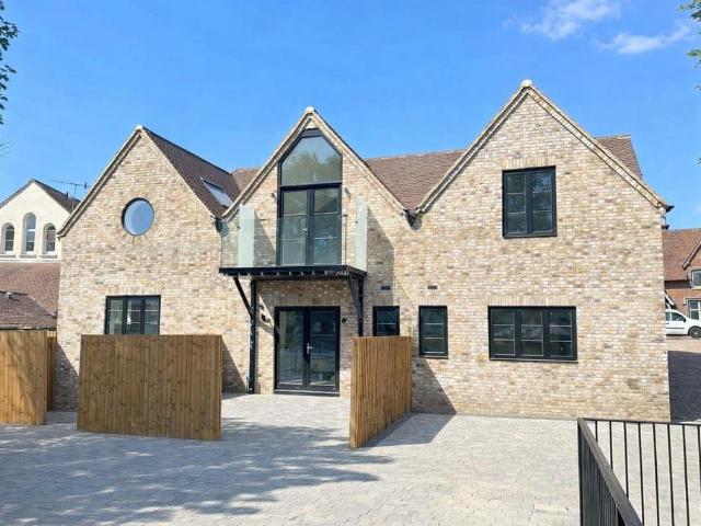 1 bedroom mews for sale