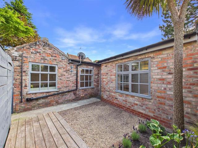 1 bedroom mews for sale