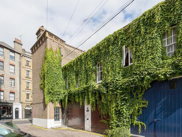 1 Bedroom Mews for Rent in Lucerne Mews | Foxtons