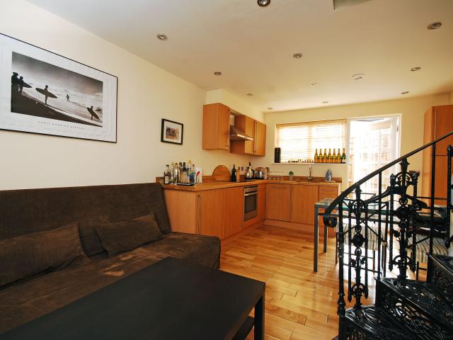 1 Bedroom Mews for Rent in Salisbury Mews | Foxtons