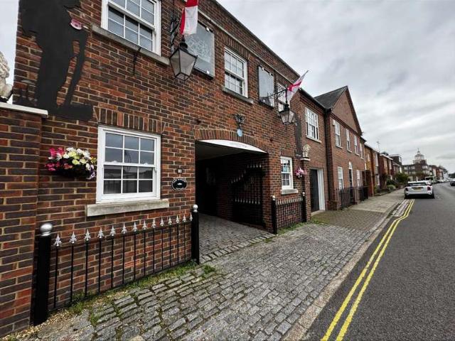 1 Bedroom Mews House