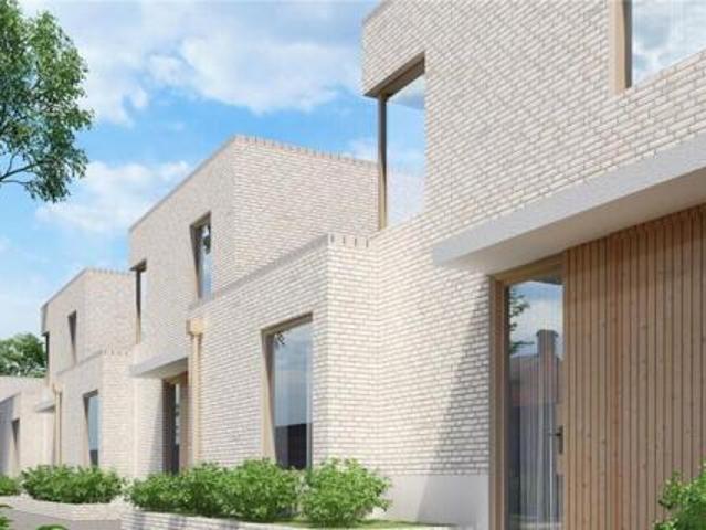 1 Bedroom Mews Property For Sale In North Circular Road, London