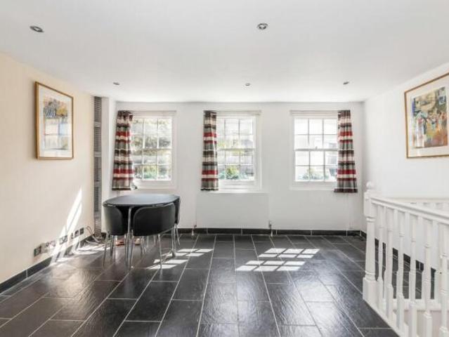 1 bedroom mews property for sale in St. Petersburgh Mews, Bayswater, London, W2