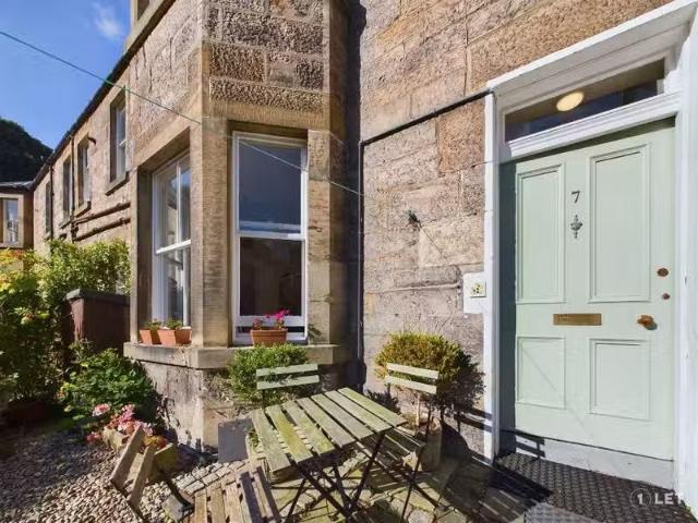 1 bedroom mews property for rent in Dunrobin Place, Stockbridg.