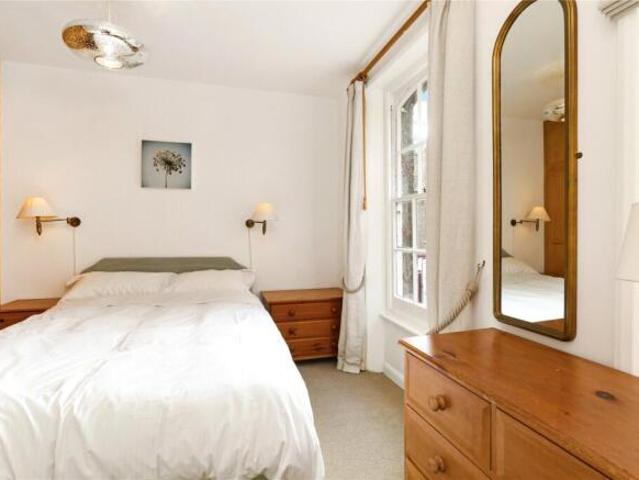 1 bedroom mews property for rent in Lucerne Mews, London, W8