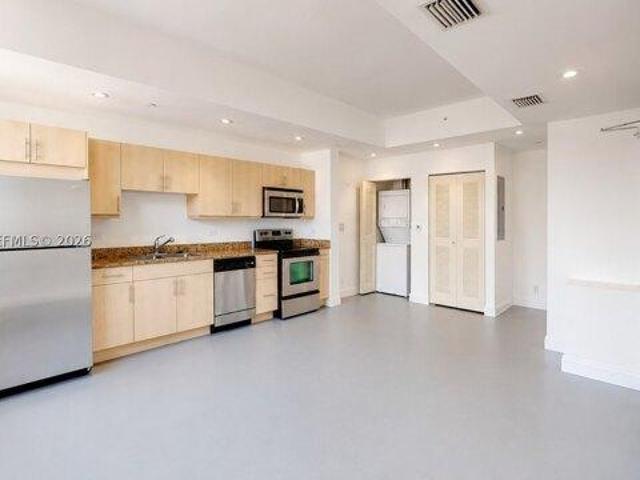1 bedroom, Miami FL 33131 104898512