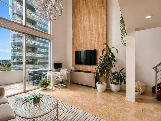 1 bedroom, Miami FL 33131 104900853