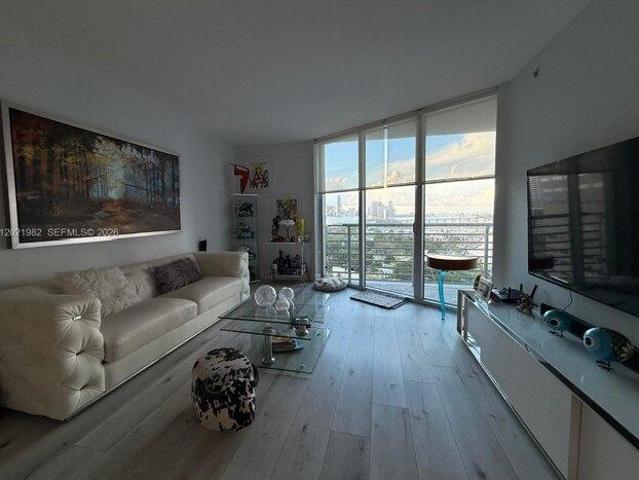 1 bedroom, Miami FL 33131 104900880