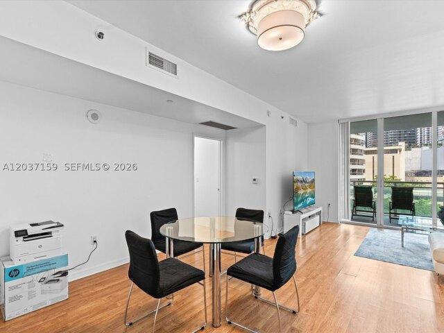 1 bedroom, Miami FL 33131 104900943