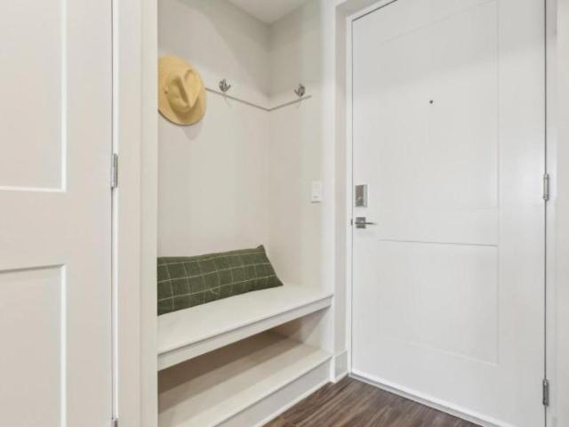1 bedroom, Miami FL 33196 92063201