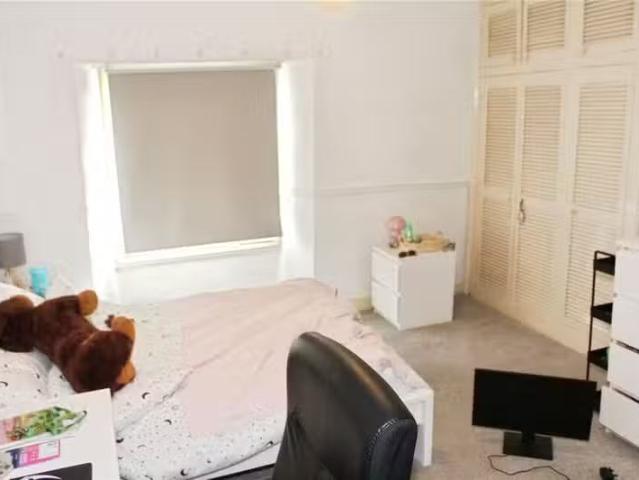 1 bedroom Mid Terrace House to rent, Arwenack Street, Falmouth.